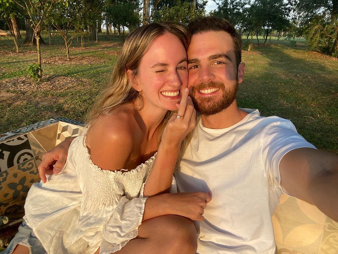 Popular / ¡Cantante Iván Zavala omendata! Entregó anillo de compromiso