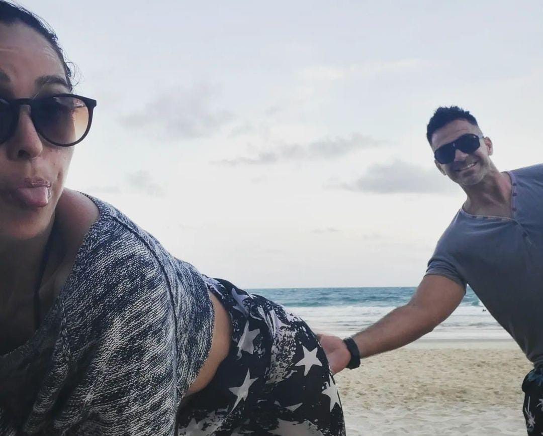 Popular / ¡Esa mano!: La osada dedicatoria de Iván Almeida a su doña