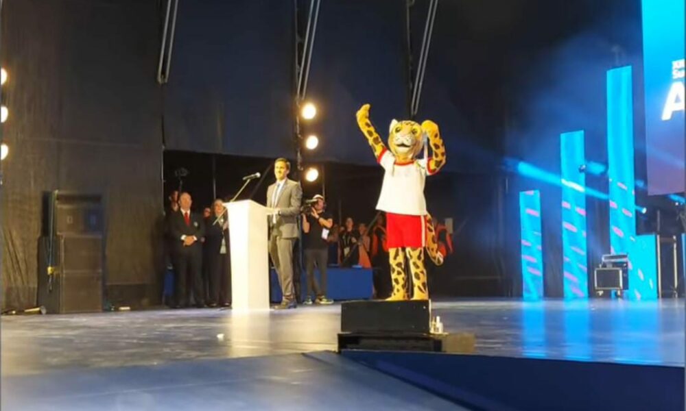 Popular / Tirika recibió la medalla de oro por alegrar a Paraguay