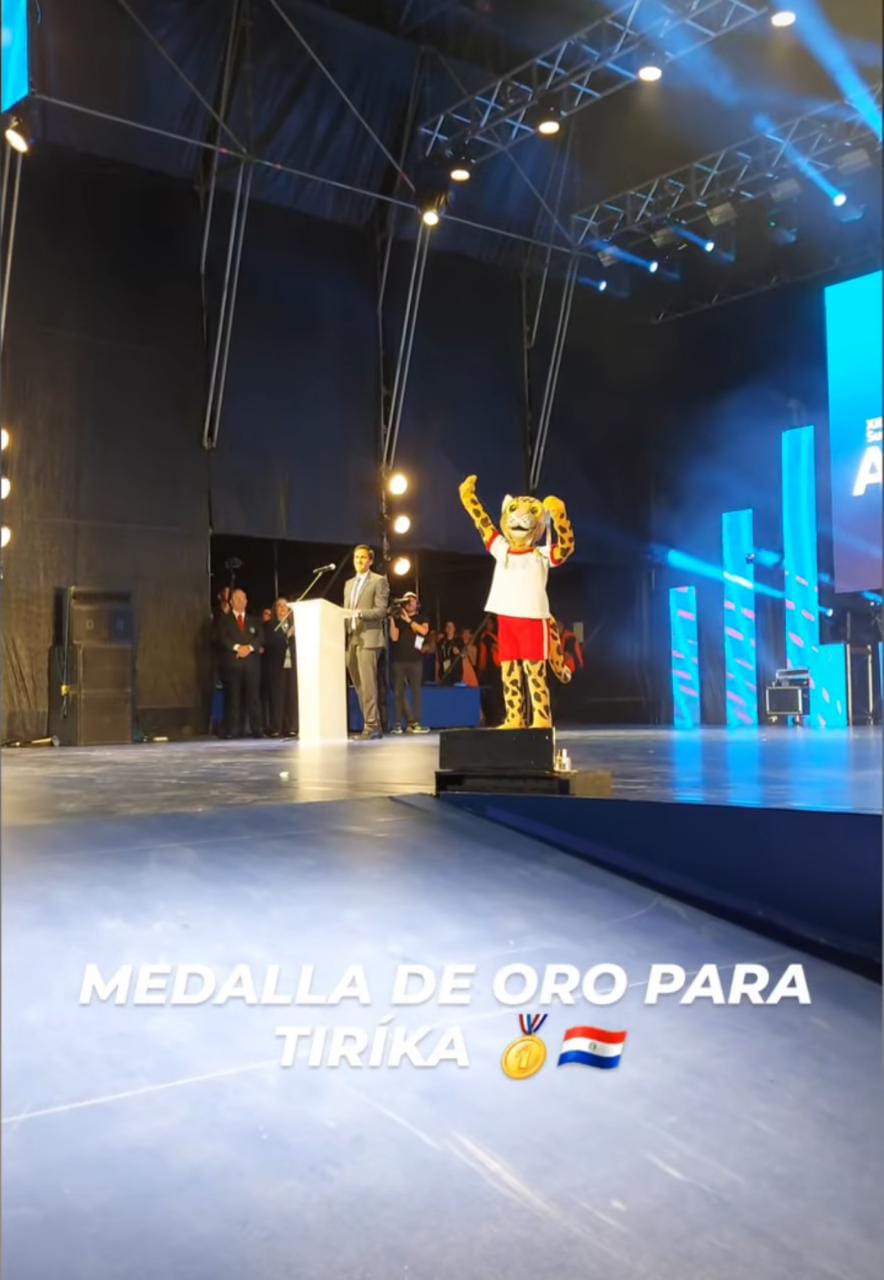 Popular / Tirika recibió la medalla de oro por alegrar a Paraguay