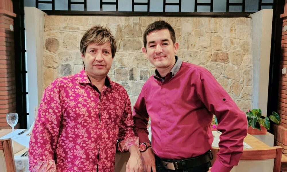 Popular / (VIDEO) Cantante de Refugio de Amor cumplió promesa de grabar ...