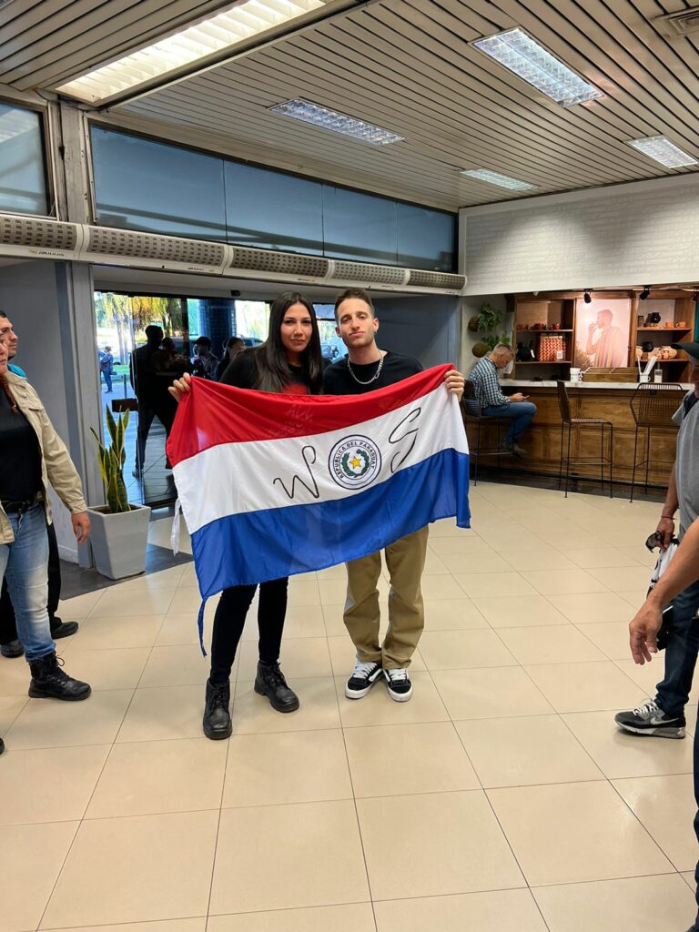 Popular / ¡WOS llegó a Paraguay y sus fans enloquecieron!