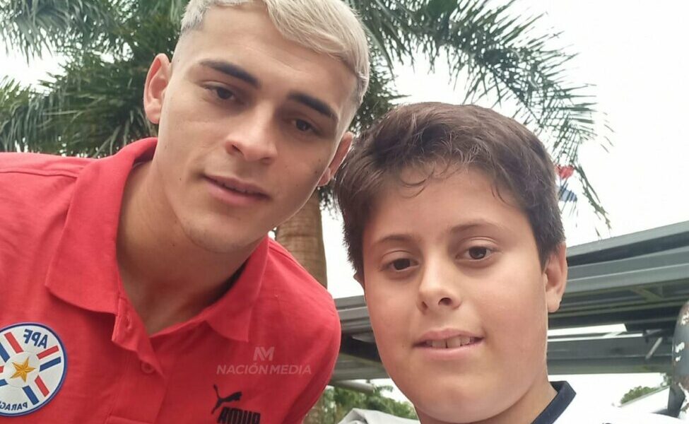 Popular / "Ramoncito" de la gente: El lindo gesto del jugador albirrojo ...