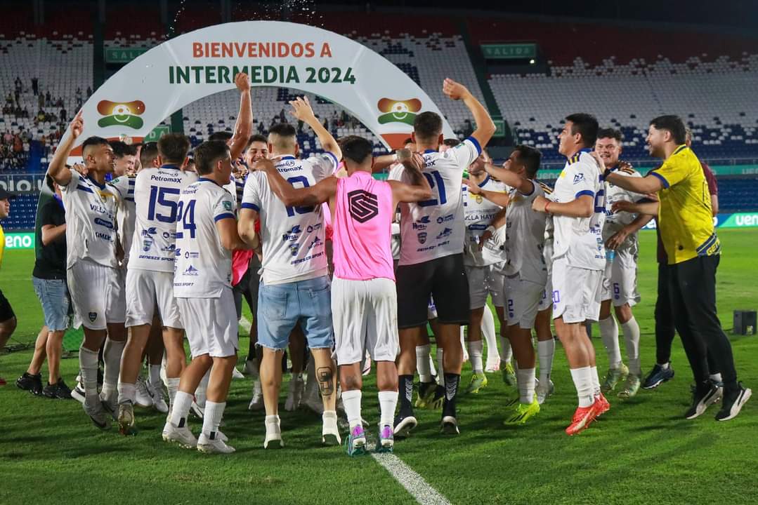Popular / Club 12 de junio de Villa Hayes celebró su ascenso a Intermedia