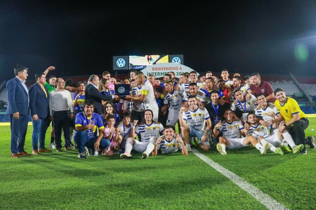 Popular / Club 12 de junio de Villa Hayes celebró su ascenso a Intermedia