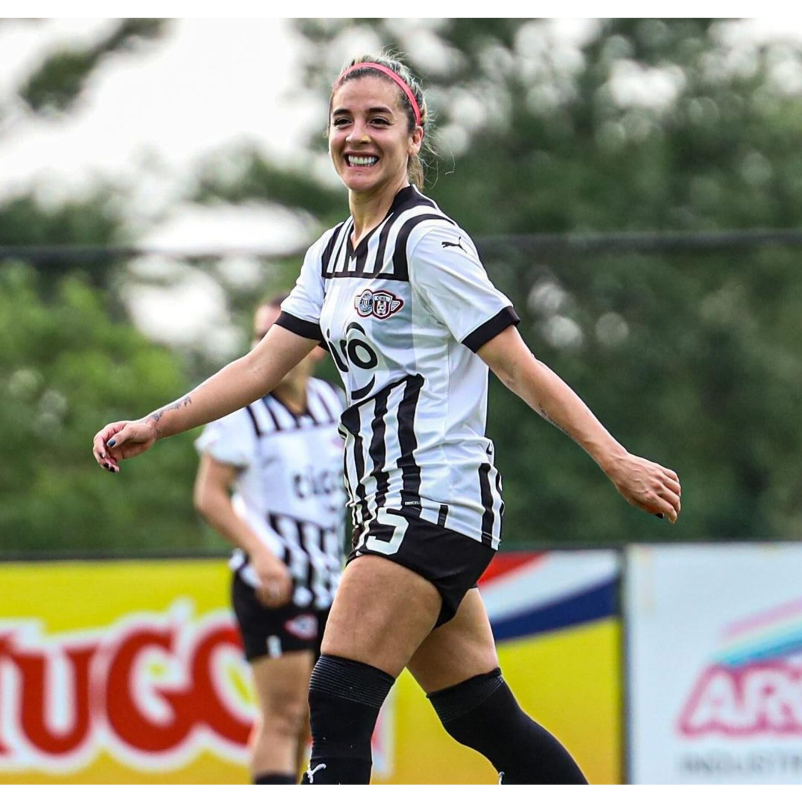 Popular / Jessica Santacruz cuelga los botines para ser mamá