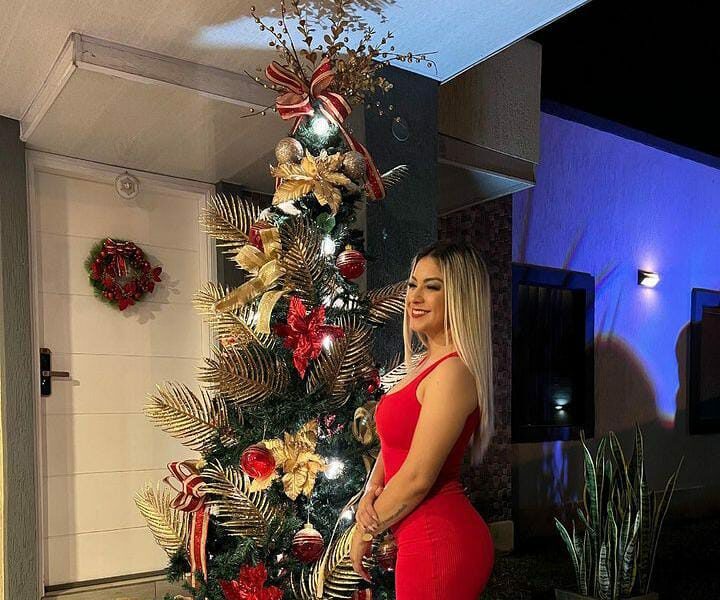 Popular / (GALERIA). La emperatriz Fátima Román y su saludo navideño en ...