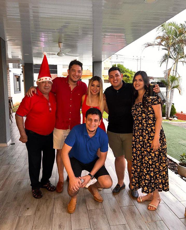 Popular / (GALERIA). La emperatriz Fátima Román y su saludo navideño en ...