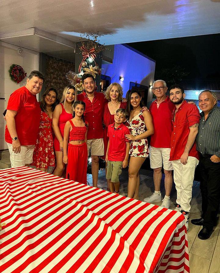 Popular / (GALERIA). La emperatriz Fátima Román y su saludo navideño en ...