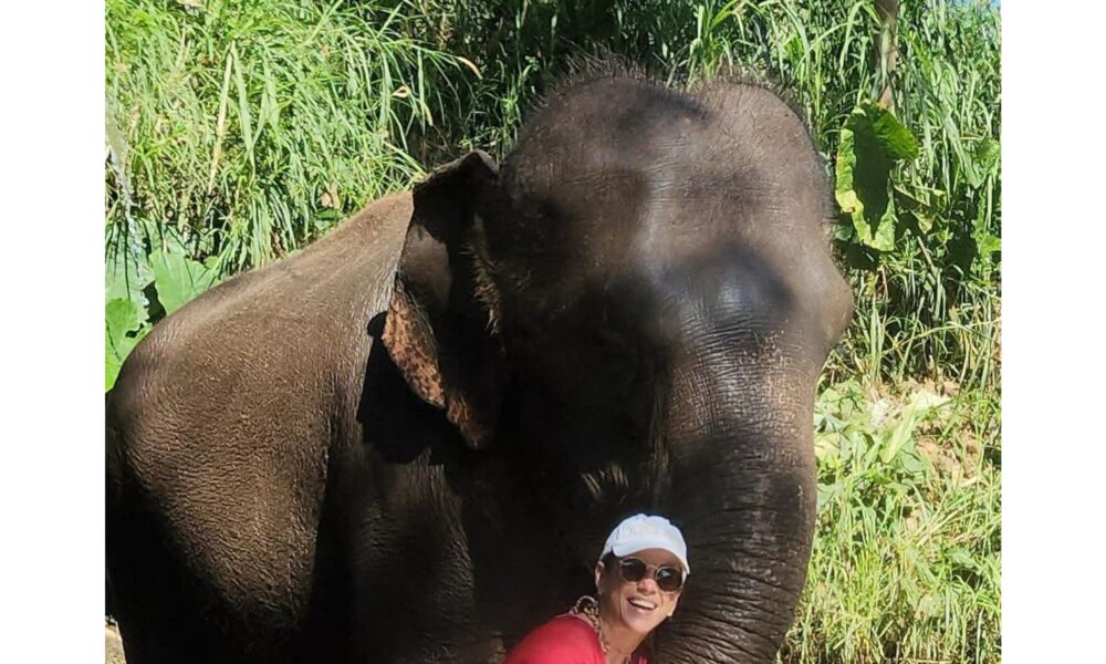 Popular / Malala y su experiencia con un elefante en Tailandia