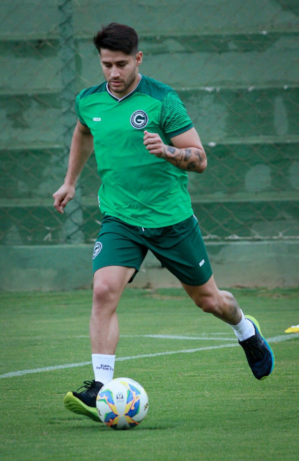 Popular / El Goiás presentó a su máquina Tito Torres