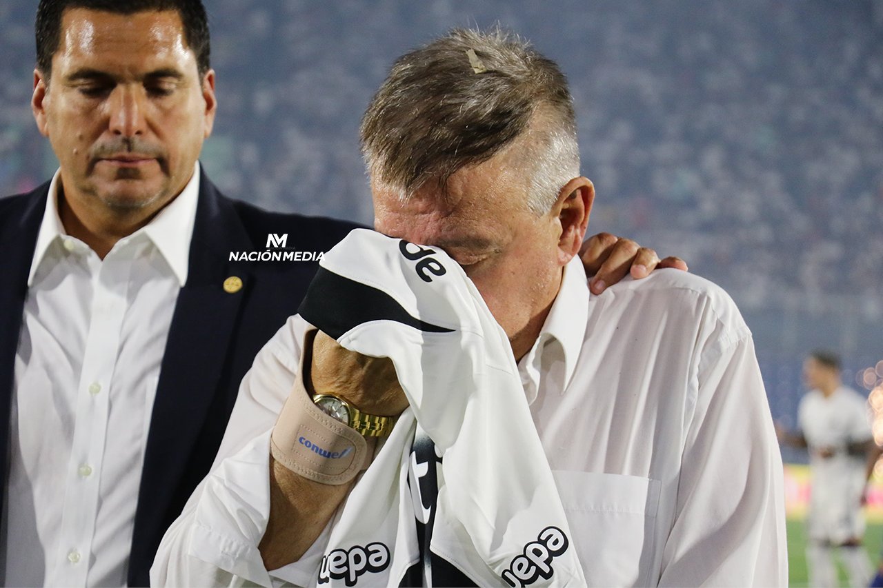 Popular / (GALERIA). ¡Sin palabras! Emotivo homenaje a Iván Almeida ...