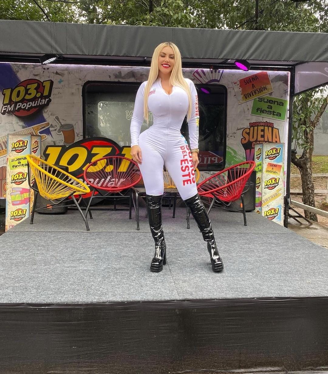 Popular / Sorpresa en la Expo: "Las señoras son muy amorosas y me quitan fotos con sus maridos ...