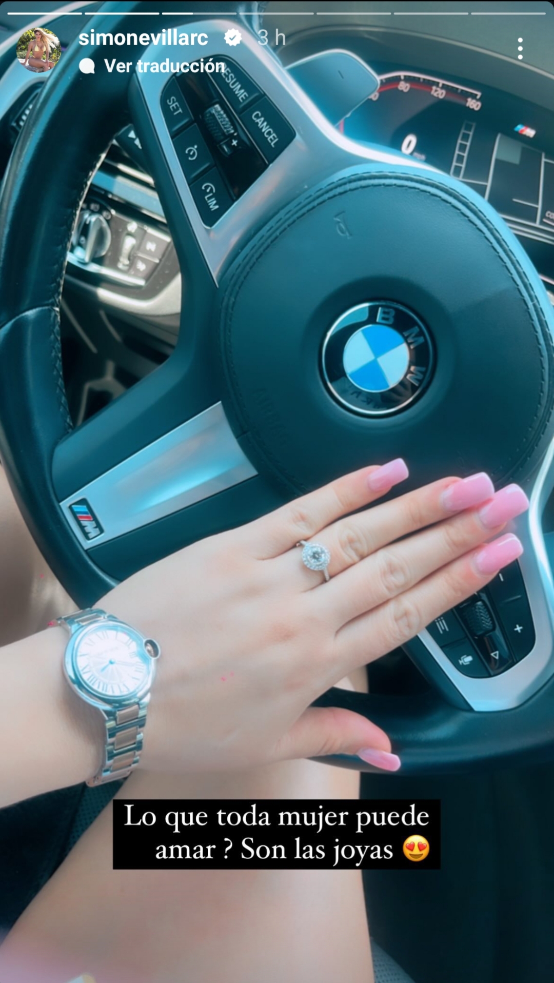 Popular / ¿Simone Villar se casa?: Presumió un lujoso anillo