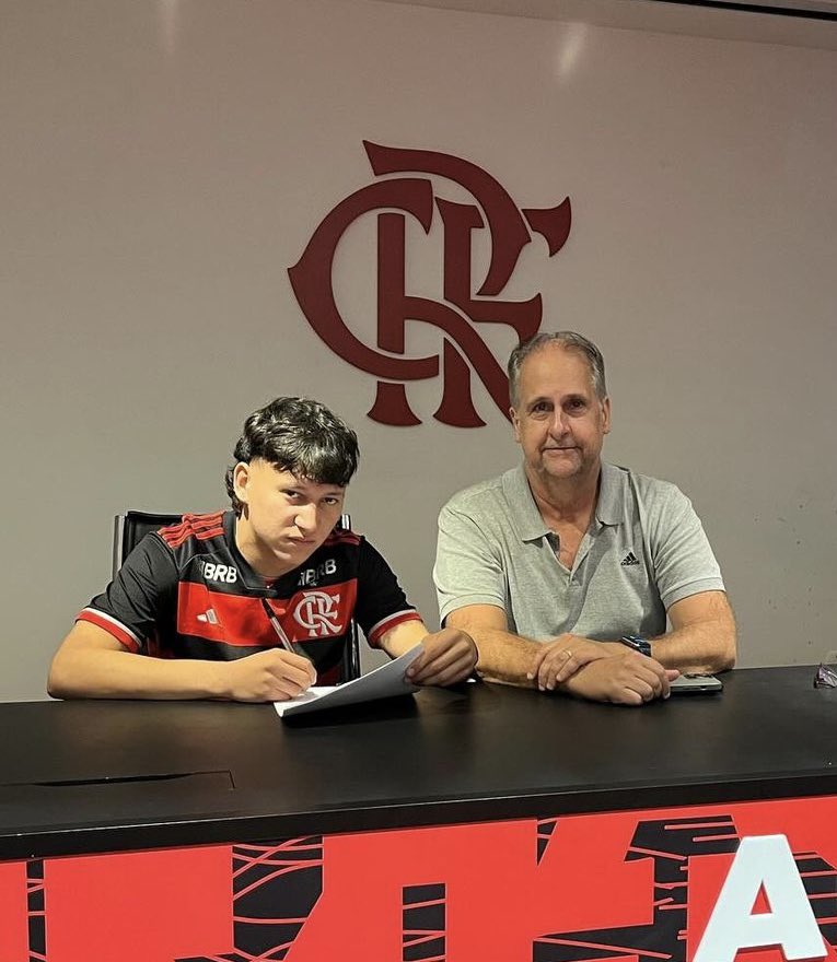 Popular / Jorge Mora fue presentado en Flamengo y su cara fue furor mundial