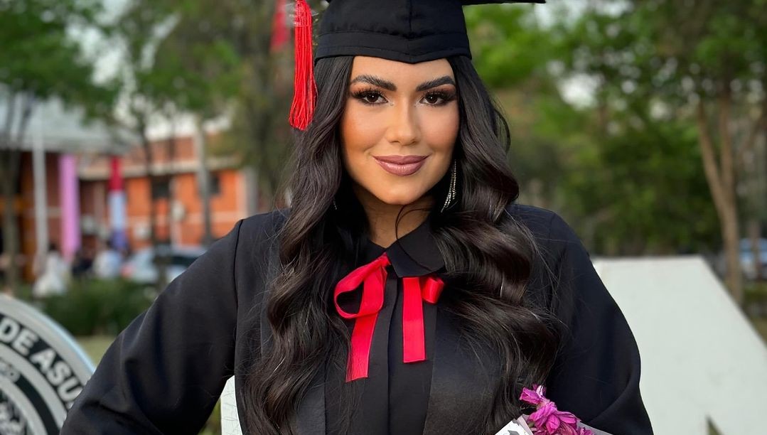 Popular / ¡¿Qué tul?! ¡Laurys Dyva, oficialmente abogada!