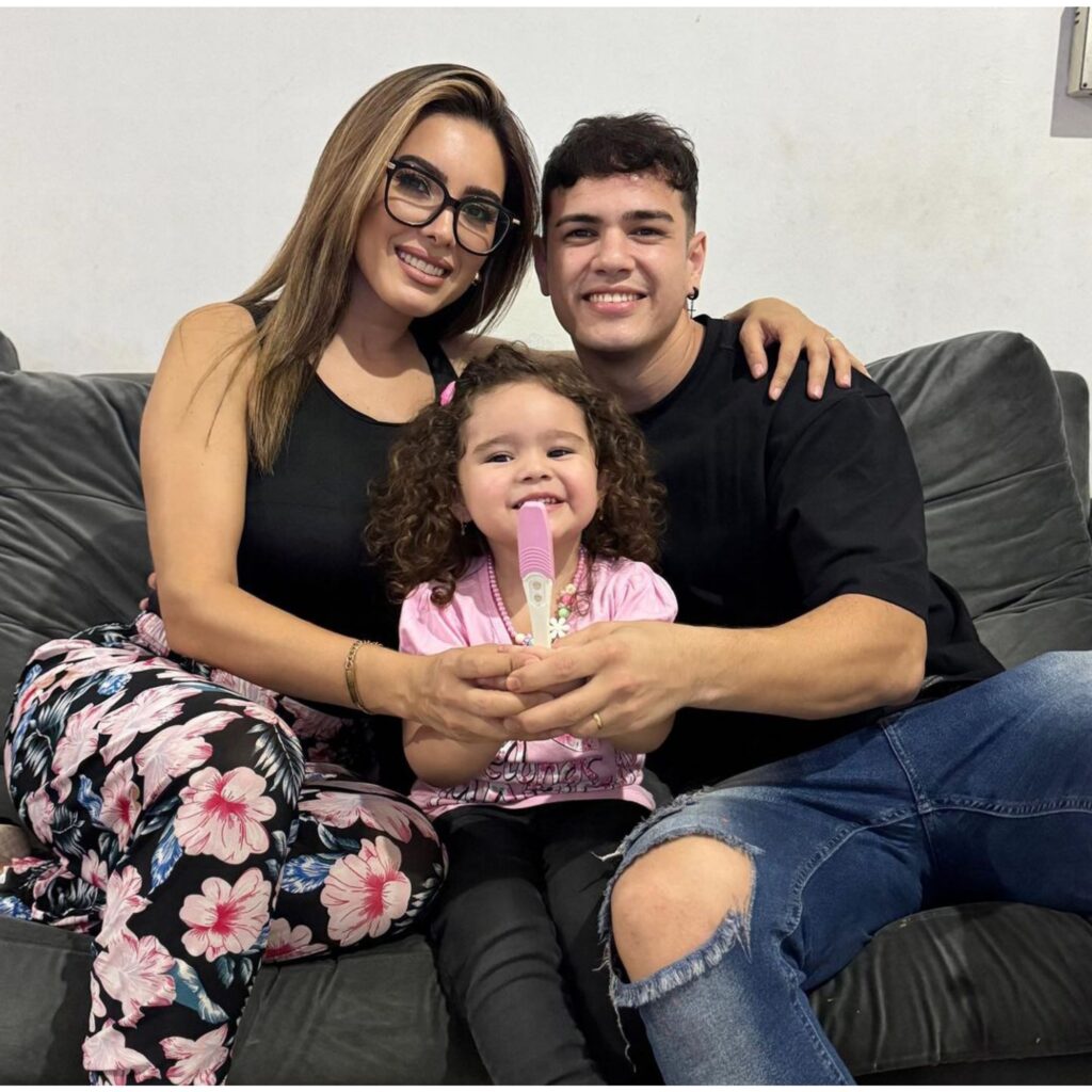 Popular / Liliana Cornet y Nicolás Neumann anuncian que se agranda la ...