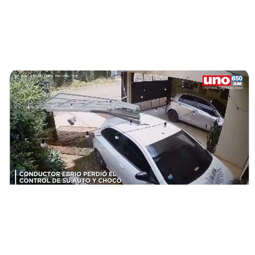 Popular / (VIDEO)Tatacho atropelló vivienda ajena, tiró su latita de ...