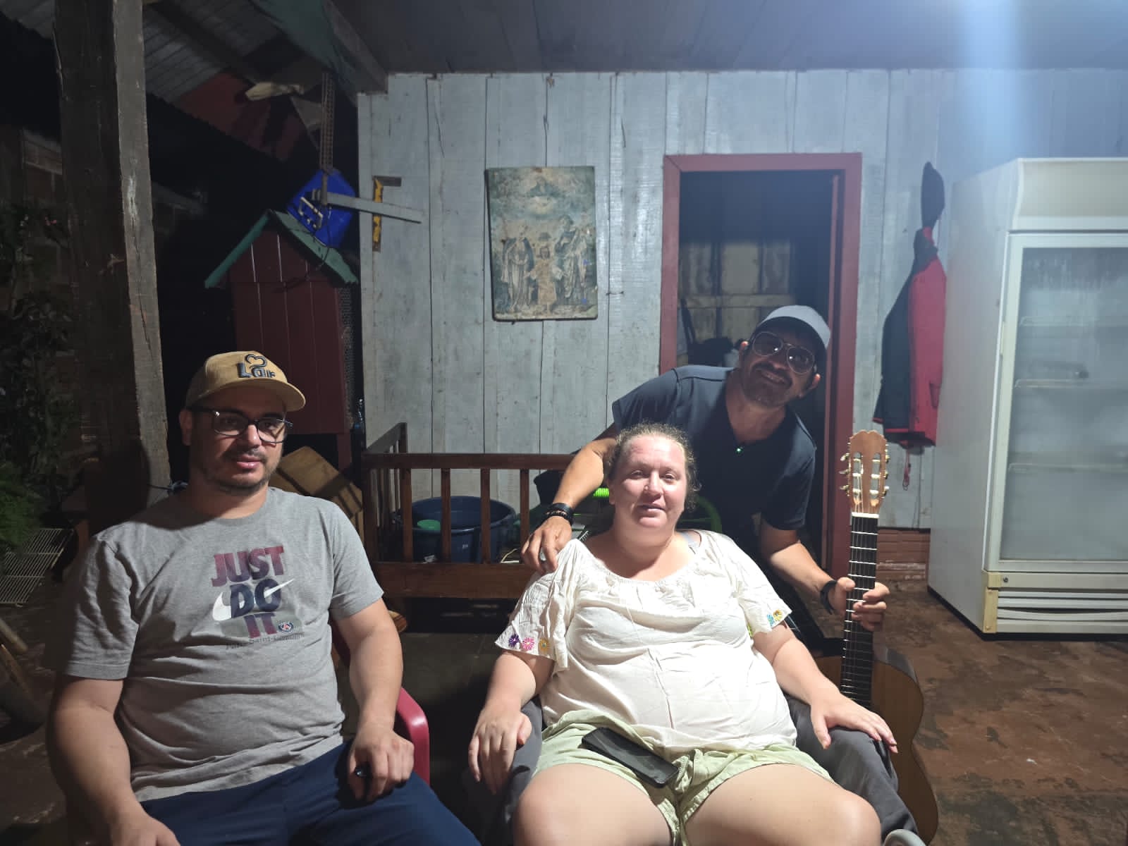 Popular / (Video) Cantante de Los Rancheros llevó serenata a joven ...