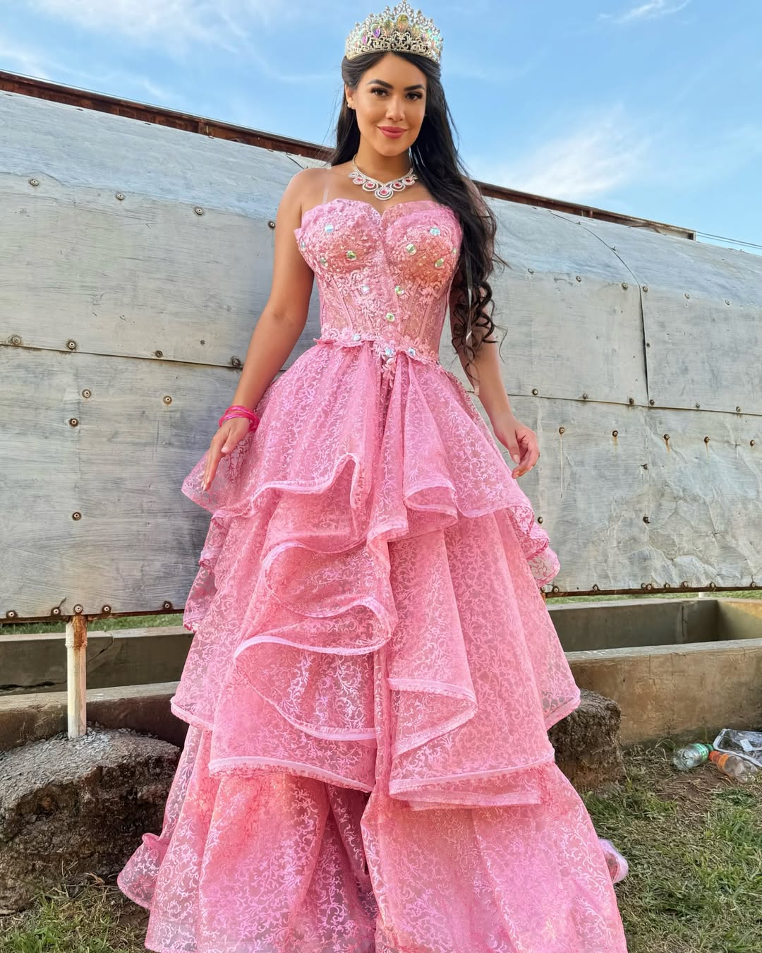 Popular / (VIDEO) ¡Impre! Vestida de Hada madrina, Laurys dio regalos a ...