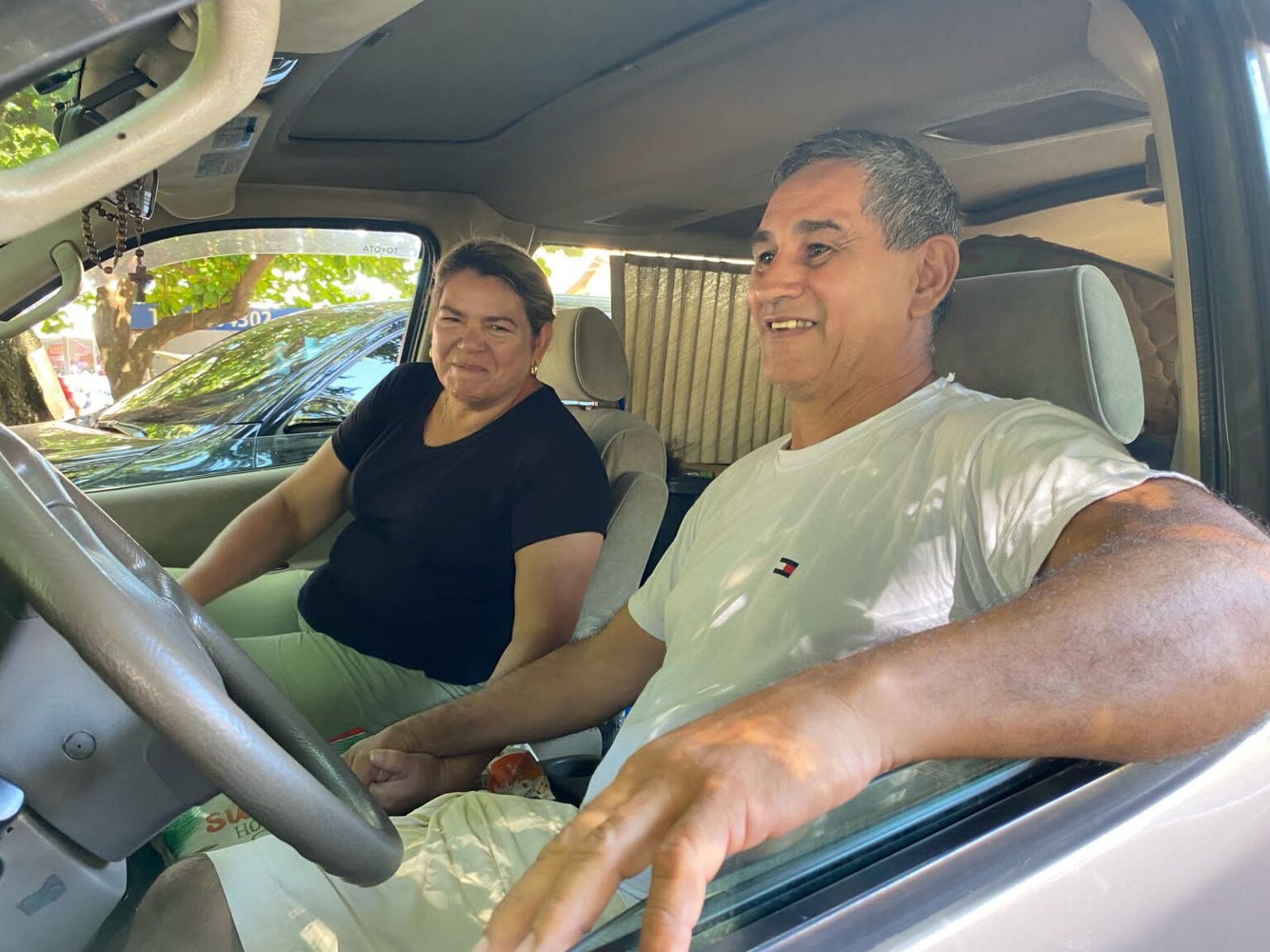 Popular / Amor sobre ruedas: matrimonio lleva 40 años vendiendo joyas y ...