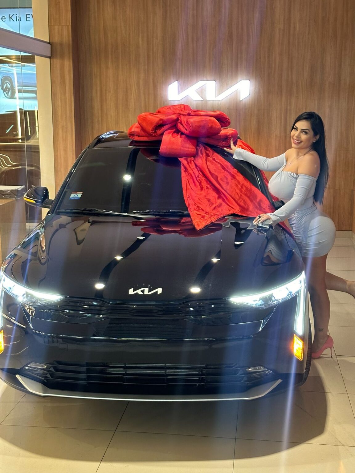 Popular / ¿Quién le regaló camionetaza a Seini?