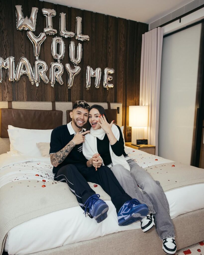 Popular / (GALERÍA) ¡Julio Enciso le propuso matrimonio a su novia ...