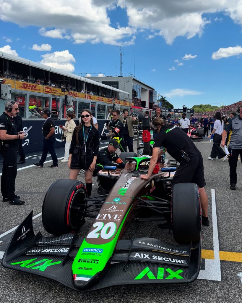 Popular / (GALERÍA) ¡La chuli de Joshua Duerksen vicheó todos los ...