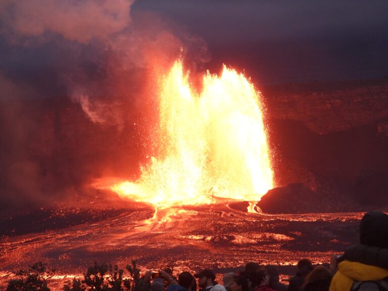 Popular / (Video) Impresionante erupción del volcán Kilauea en Hawái ...