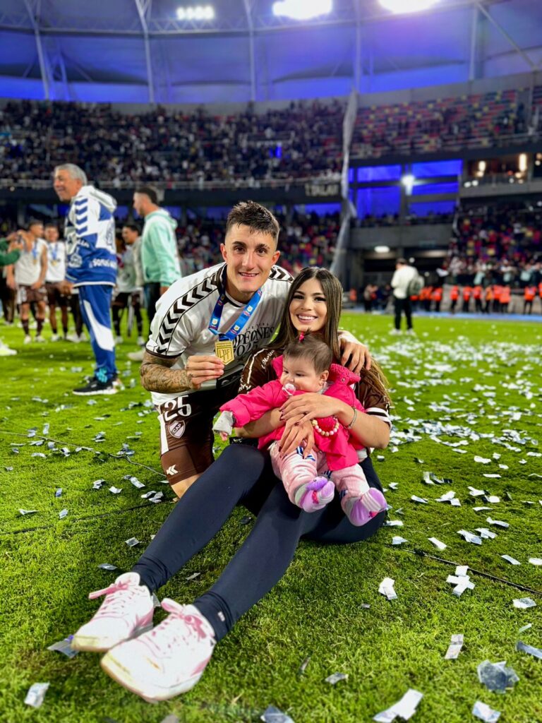 Popular / ¡La madrina de Cerro festejo el título de su pareja en Argentina!