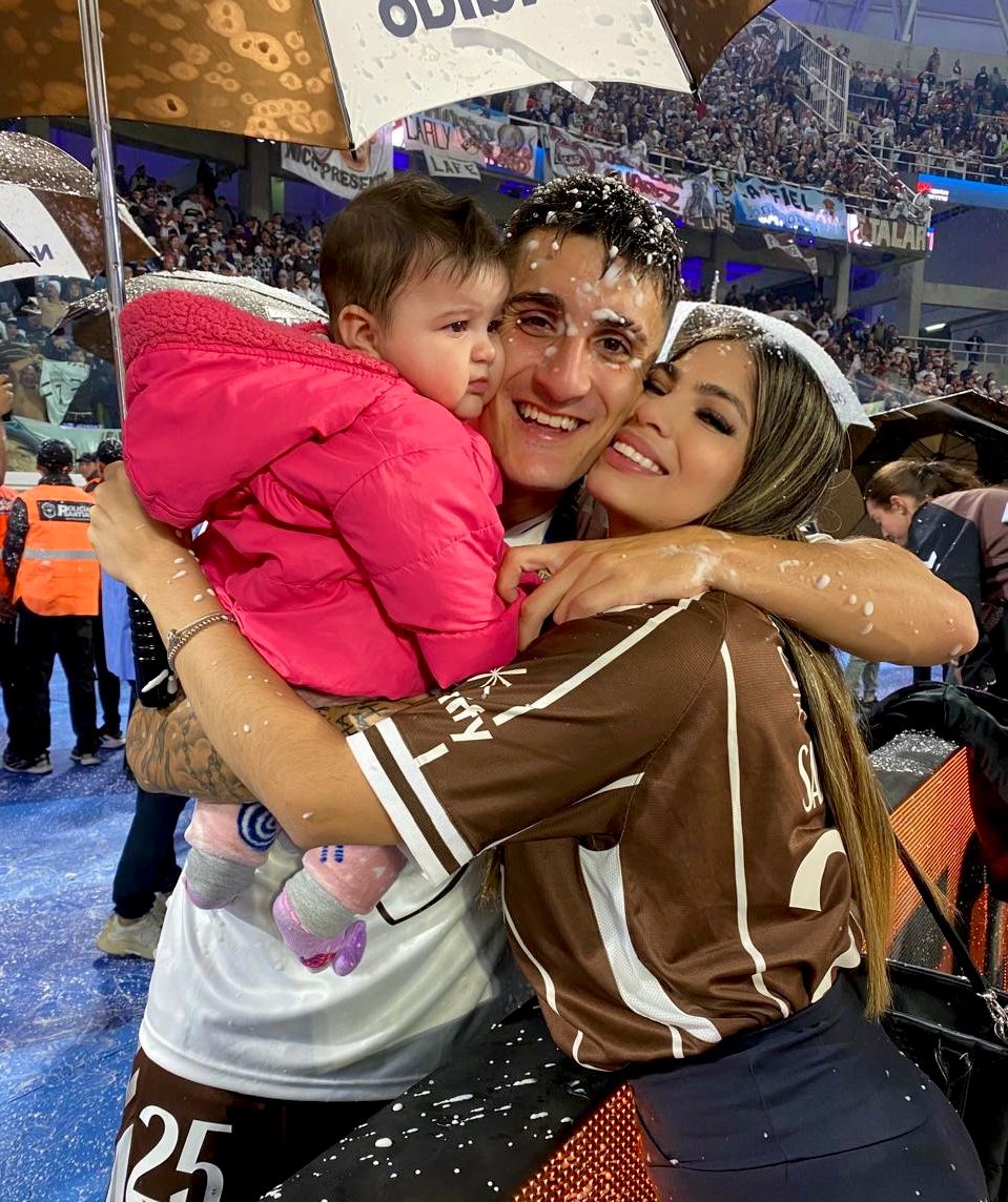 Popular / (VIDEO) ¡Un ñato chocó contra la casa de la actriz Jennifer ...