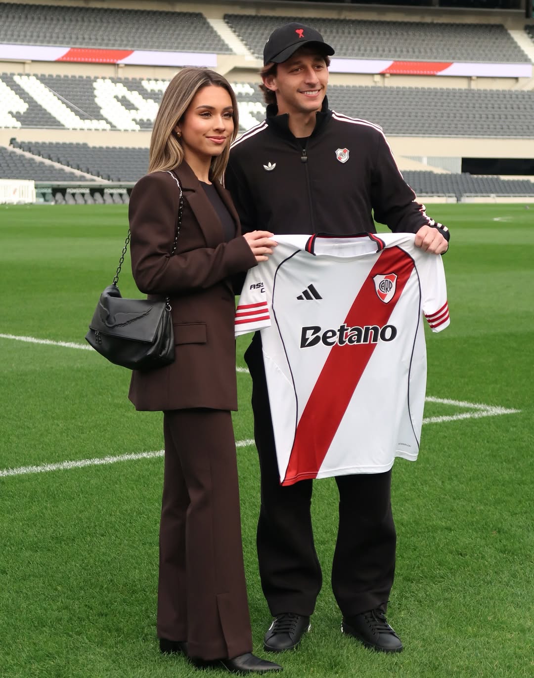 Popular / ¡La novia de Matías Galarza le dejó un mensaje chulinísima por su pase a River Plate!