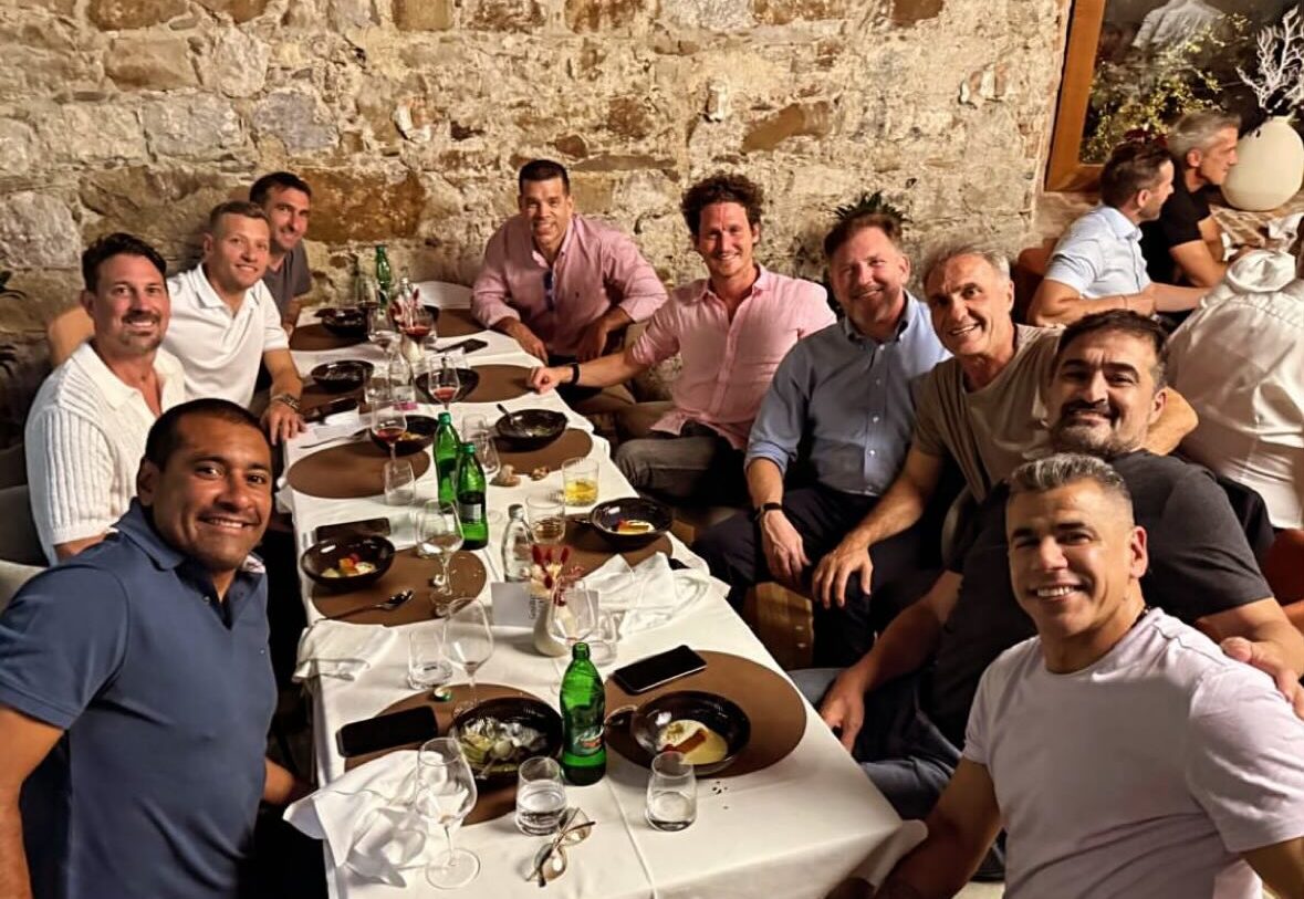 Popular / ¡La influencer Anne Walde se subió a un toro!