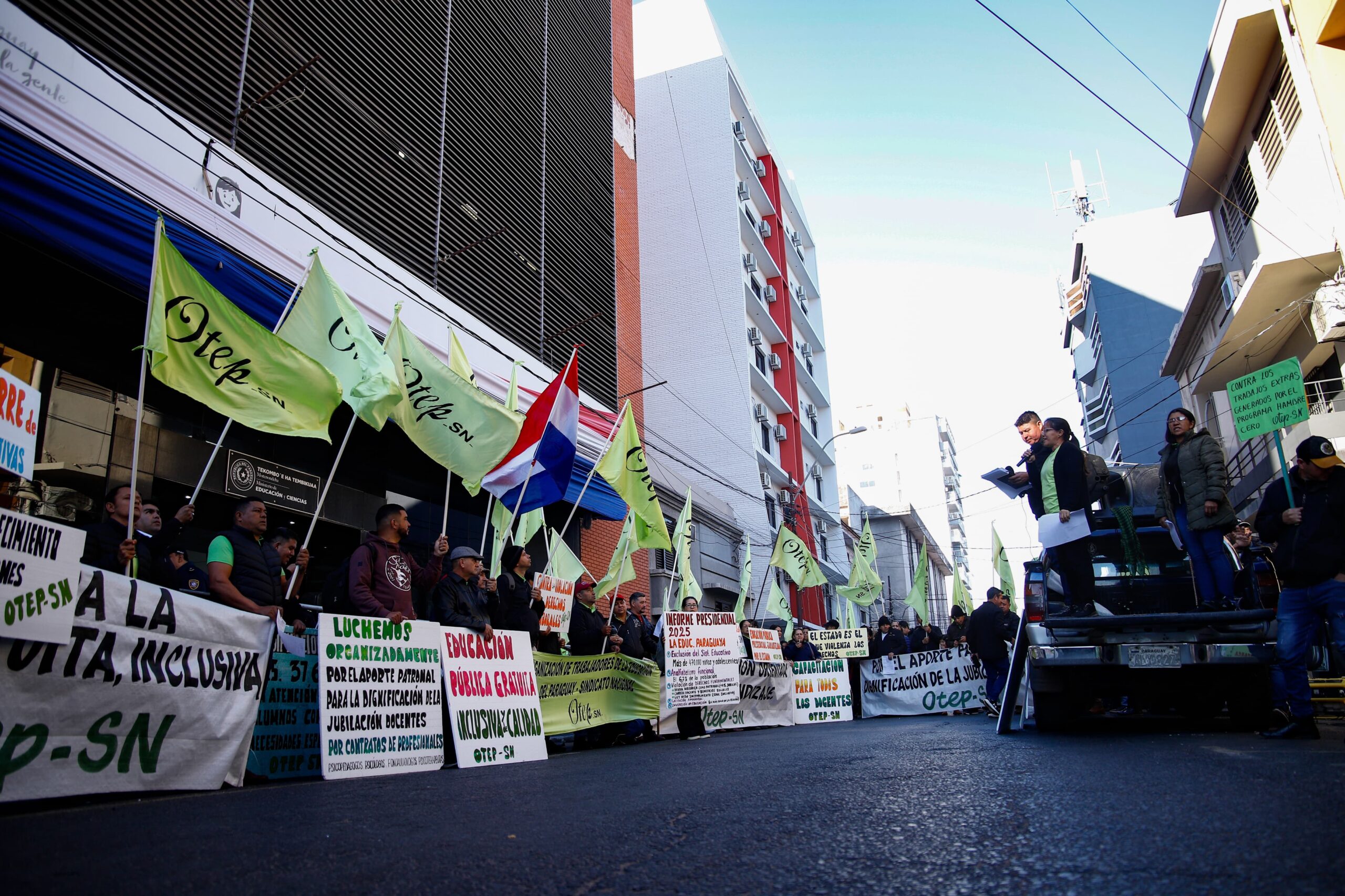 Popular / Mbo'ehára le dicen "nones" a la sobrecarga laboral
