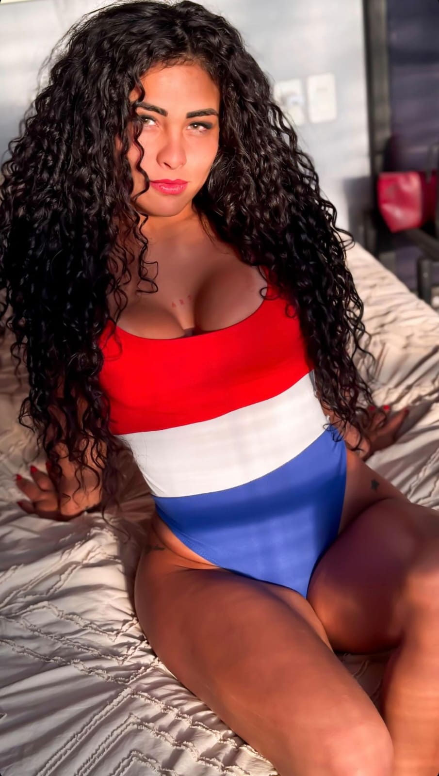 Popular / PERLA ALEGRE ¡Ya lanzó en Popu tv su tema “Ponéme de cuatro, me pongo de lado….”