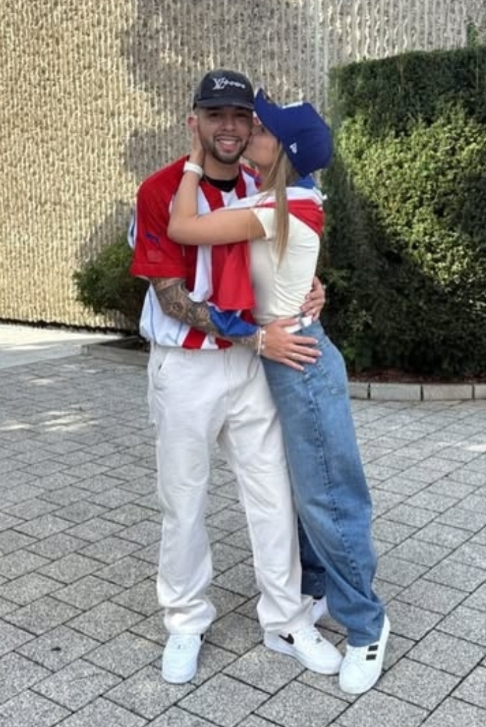 Popular / ¡Enciso y su doña en “modo albirrojo”!