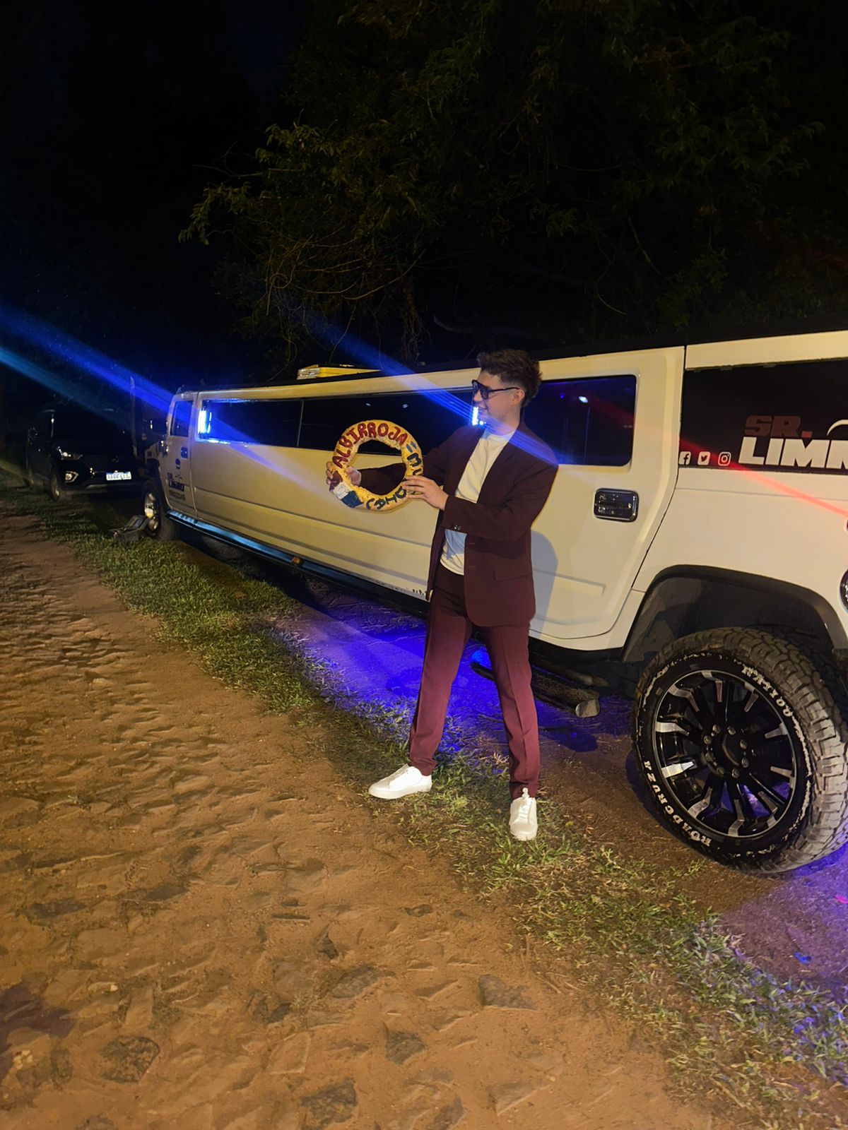 Popular / “Chipero cheto” llegó en limusina y armó guyryry en gala del ...